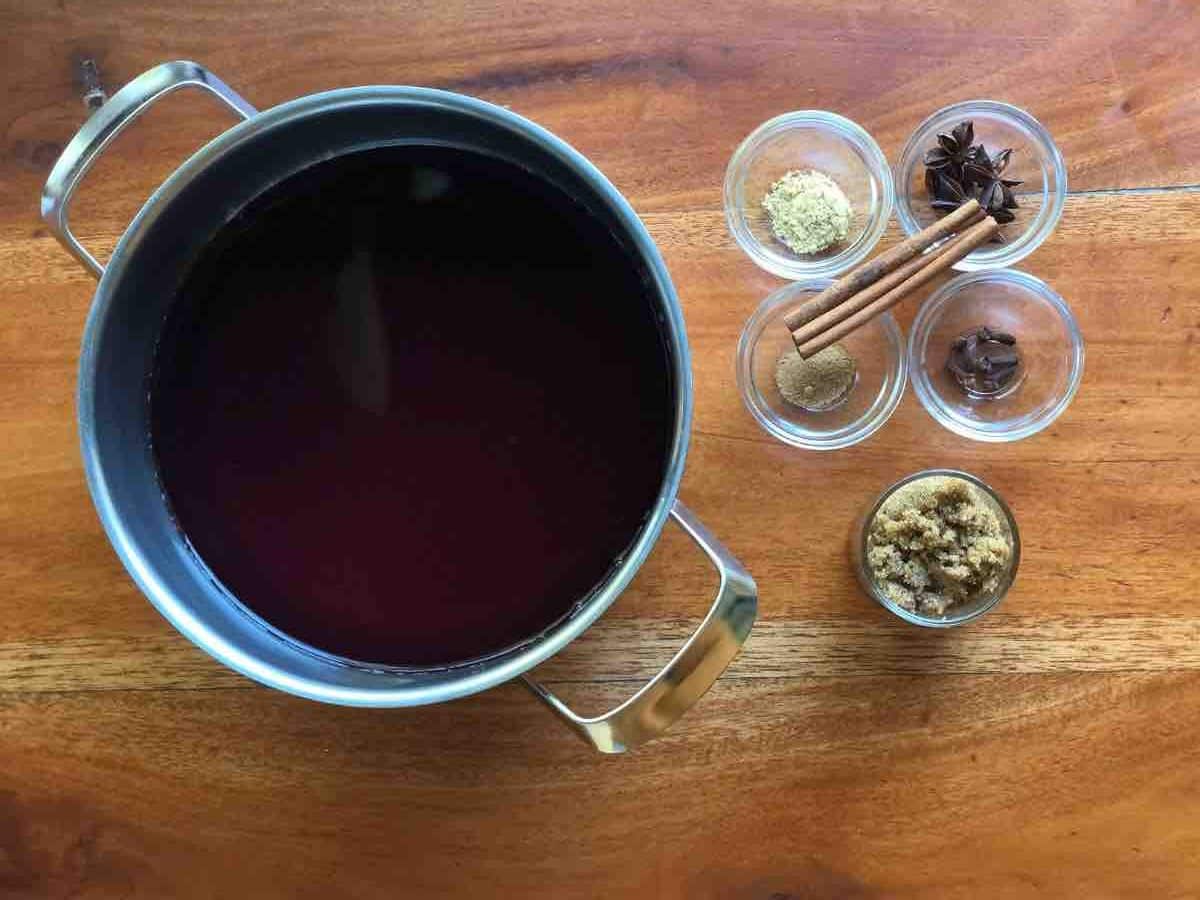 Danish cranberry gløgg | Alcohol free Christmas glogg