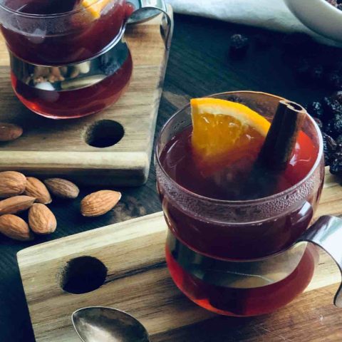 Danish cranberry gløgg | Alcohol free Christmas glogg