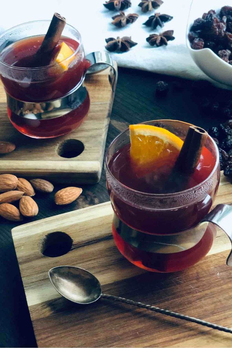 Danish cranberry gløgg | Alcohol free Christmas glogg