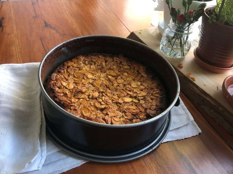 Delicious Tosca cake (Swedish caramelized almond cake)