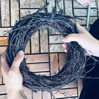 Simple & inexpensive DIY wreath base from foraged material