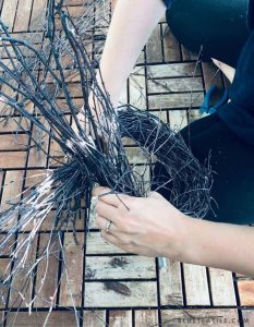 Simple & inexpensive DIY wreath base from foraged material